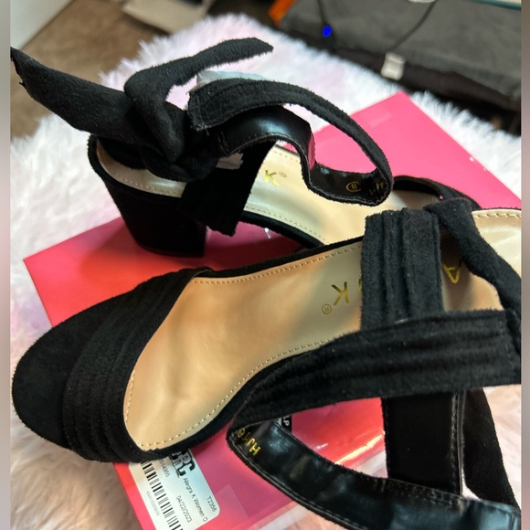 Shoes | Black Right Back Shoes | Poshmark